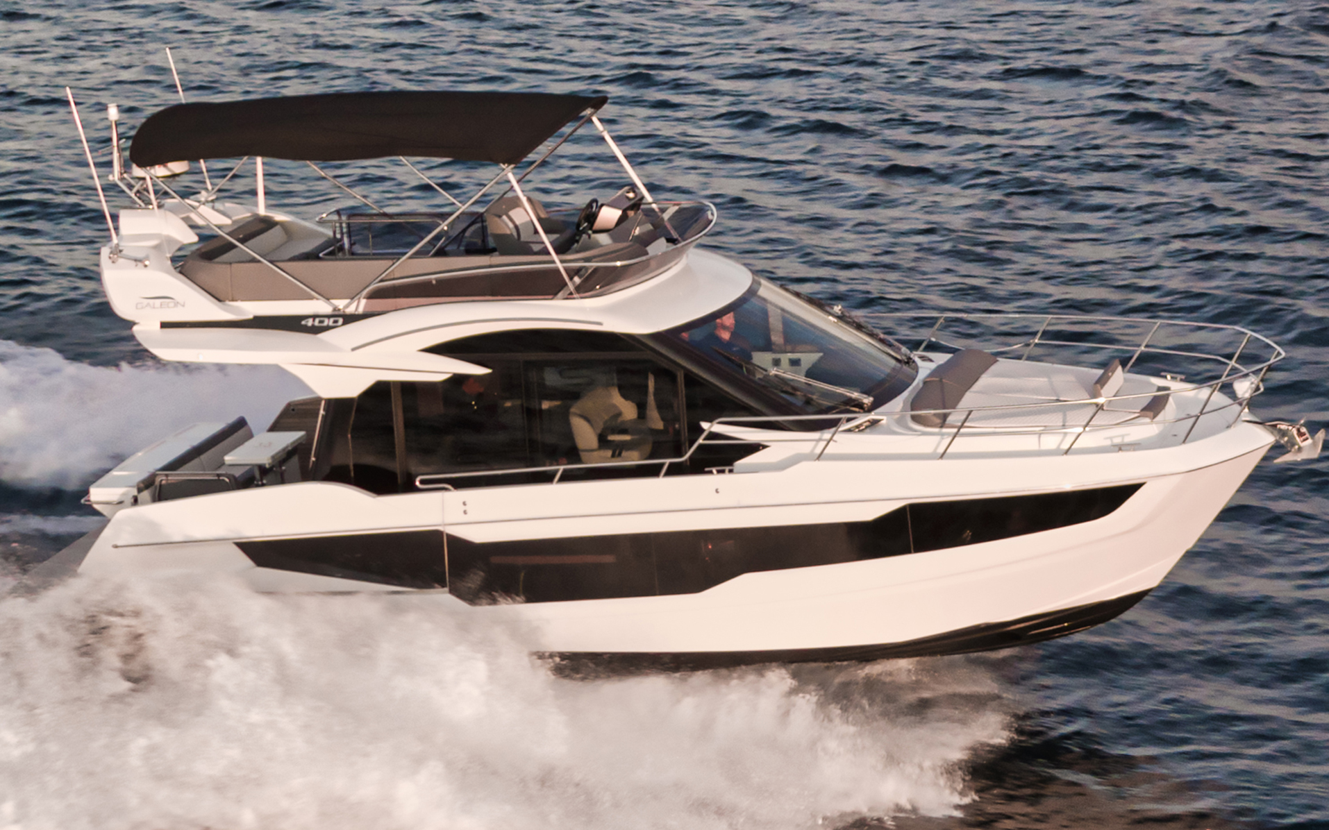 Galeon 400 FLY – Flybridge Yacht